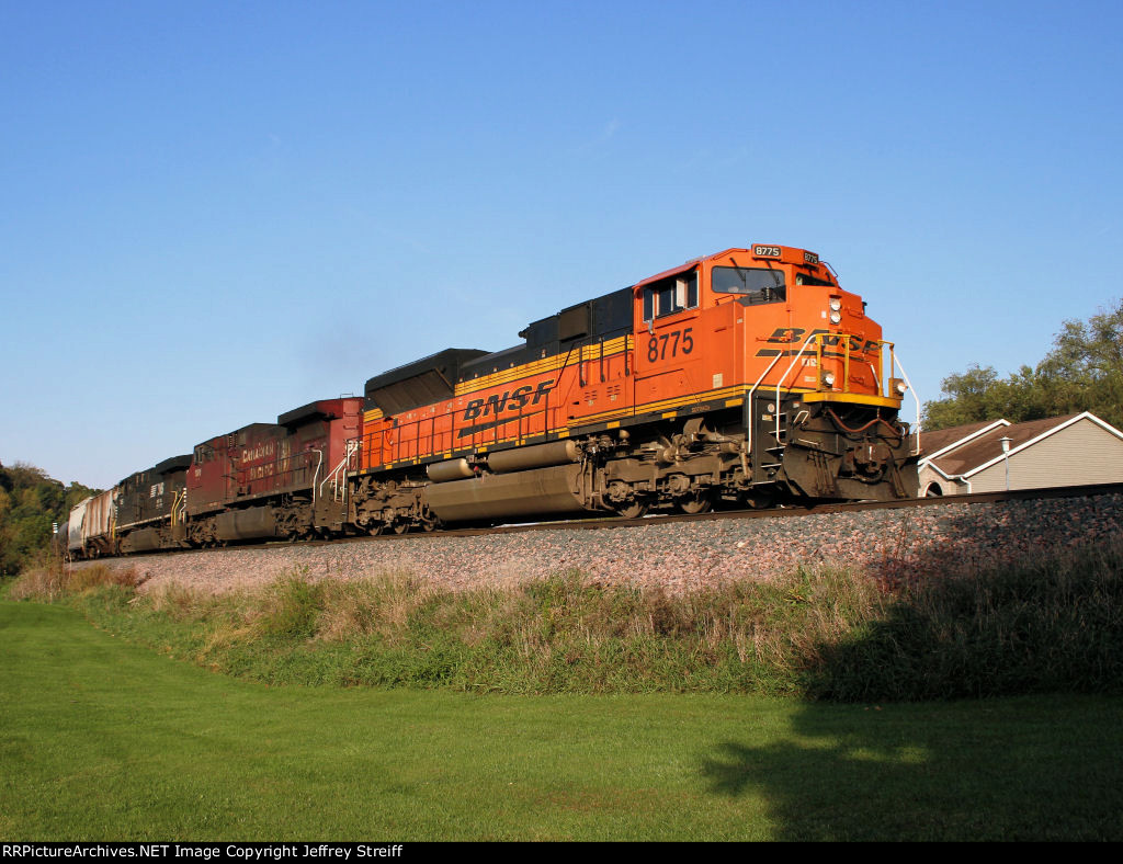 BNSF 8775